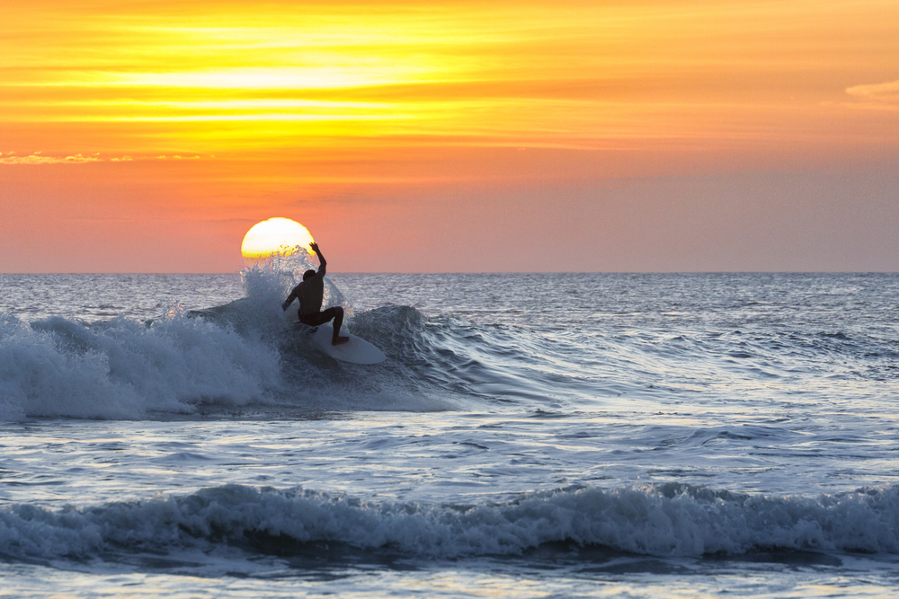 Ombak Dahsyat Menanti Menjelajahi Spot Surfing Terbaik di Indonesia ...