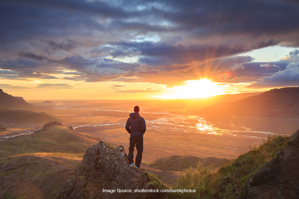 Tips Menikmati Sunrise di Gunung yang Asyik dan Menyenangkan | SUPERLIVE