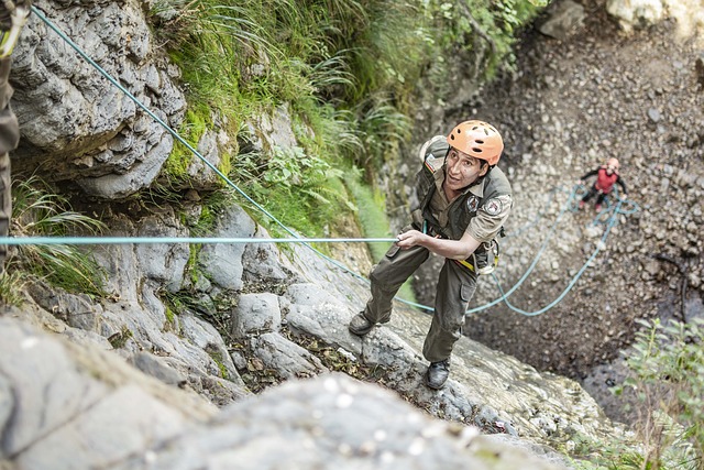 Serba-serbi Rappeling, Olahraga Turun Tebing yang Menantang | SUPERLIVE