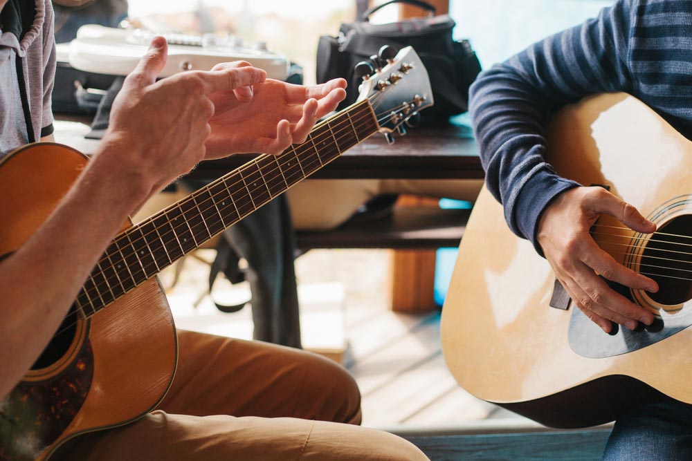 Panduan Kunci Gitar bagi Pemula, Lengkap dengan Tips dan Triknya ...