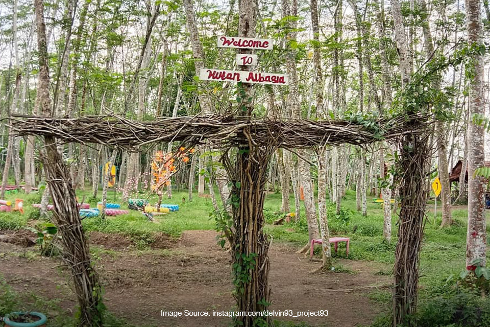 Sensasi Seru Camping di Hutan Albazia, Kalimantan Barat | SUPERLIVE