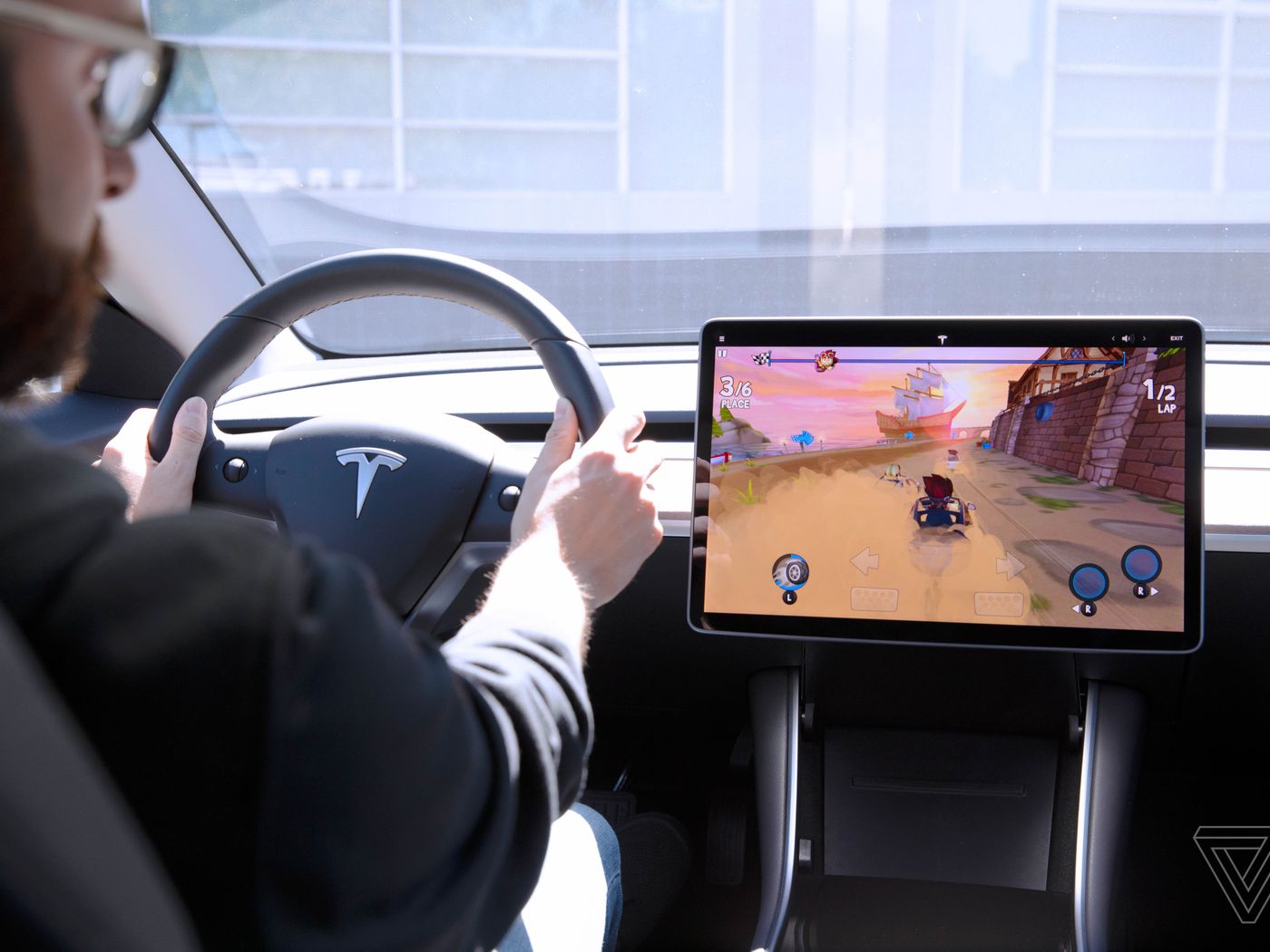 NGGAK BERHENTI BERINOVASI, TESLA HADIRKAN FITUR GAMING DI MOBIL ...