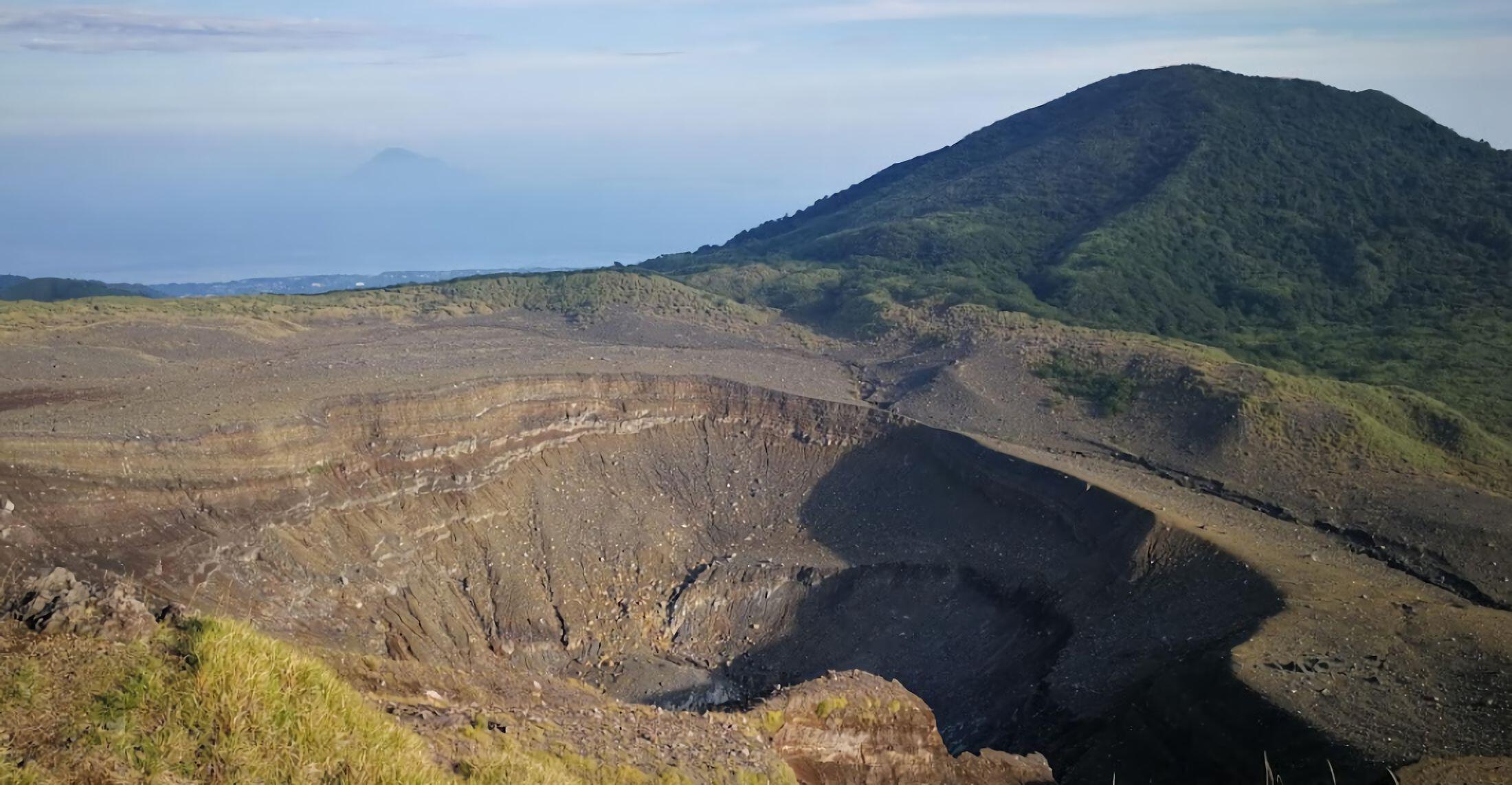 Mendaki Gunung Lokon, Gunung Berapi di Tomohon yang Aman buat Pendaki ...