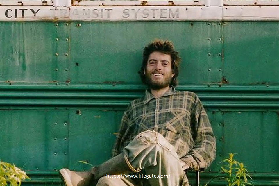 Christopher McCandless, Sosok Asli Petualang di Film Into the Wild ...