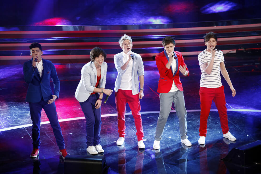 Lirik, Chord, dan Makna Lagu Strong - One Direction, Bikin Baper ...