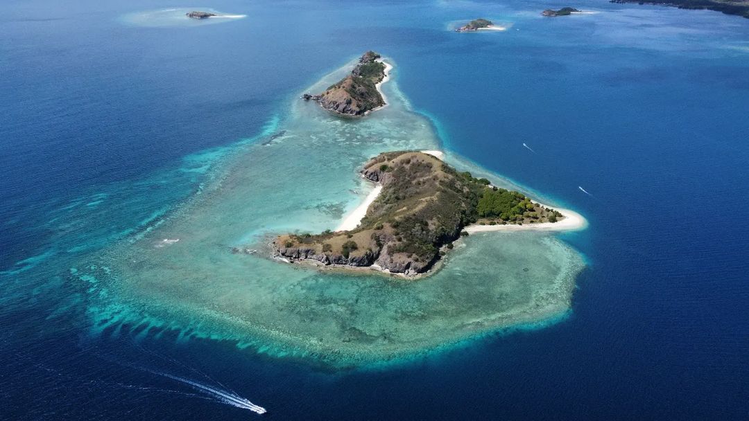 Traveling ke Taman Laut 17 Pulau Riung di Flores, Bisa Diving dan Lihat ...