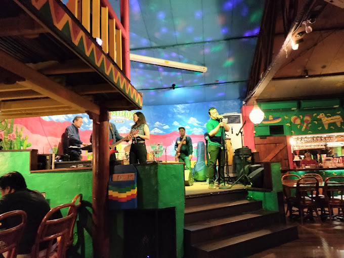 Rekomendasi Kafe Live Music di Jakarta, Bisa Nongkrong Sambil Sing ...