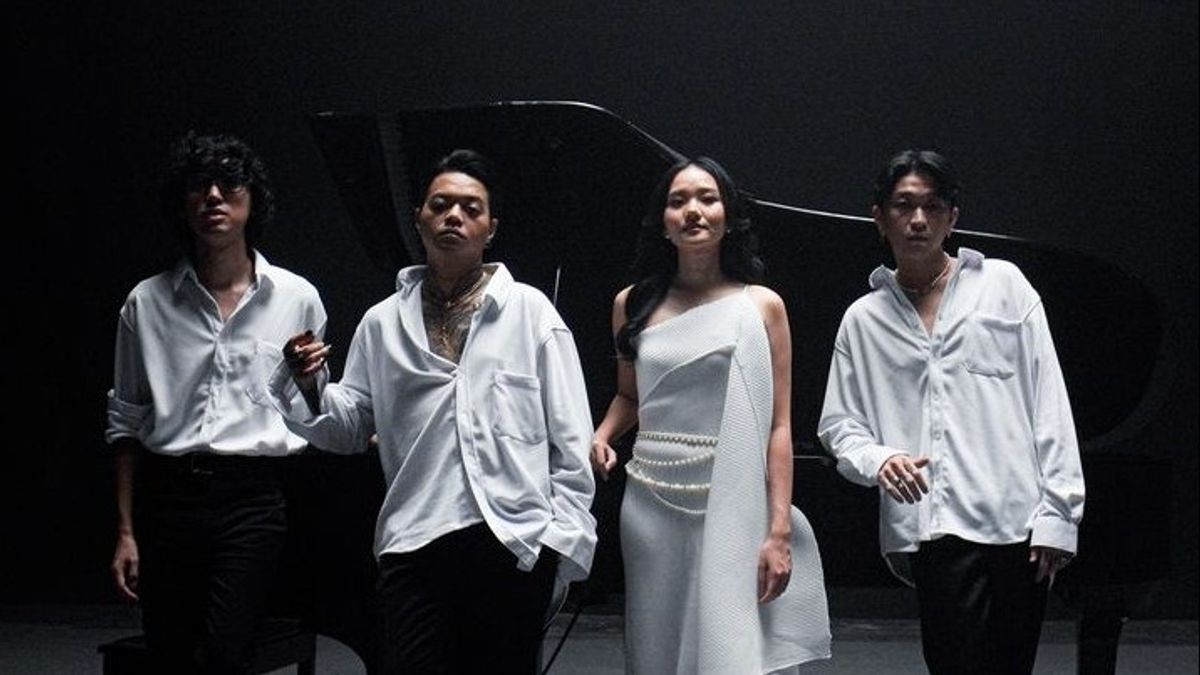 Bareng Pepita, Weird Genius Rilis Single Baru Berjudul Catalyst | SUPERLIVE