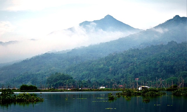 Traveling ke Rawa Pening, Destinasi Wisata di Semarang yang Tenang dan ...