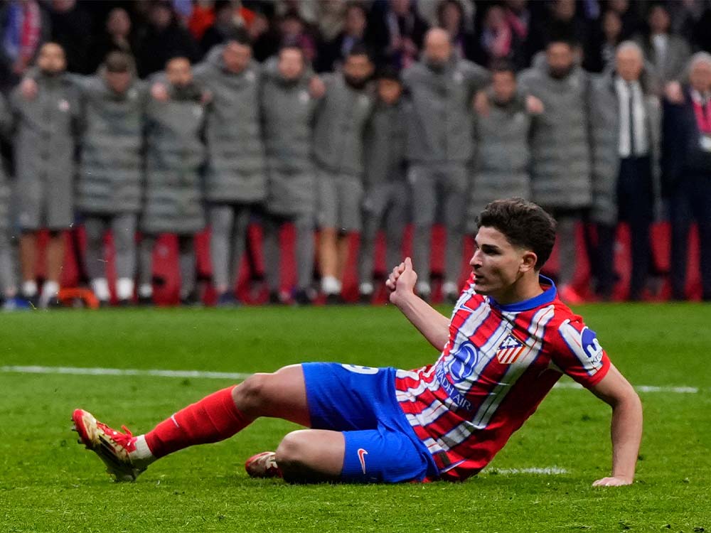 Soal Penalti Kontroversialnya di Liga Champions, Begini Kata Julian ...