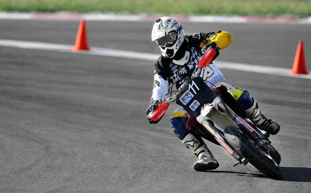 5 Rekomendasi Helm Supermoto Terbaik 2024 Buat Riding Nyaman | SUPERLIVE