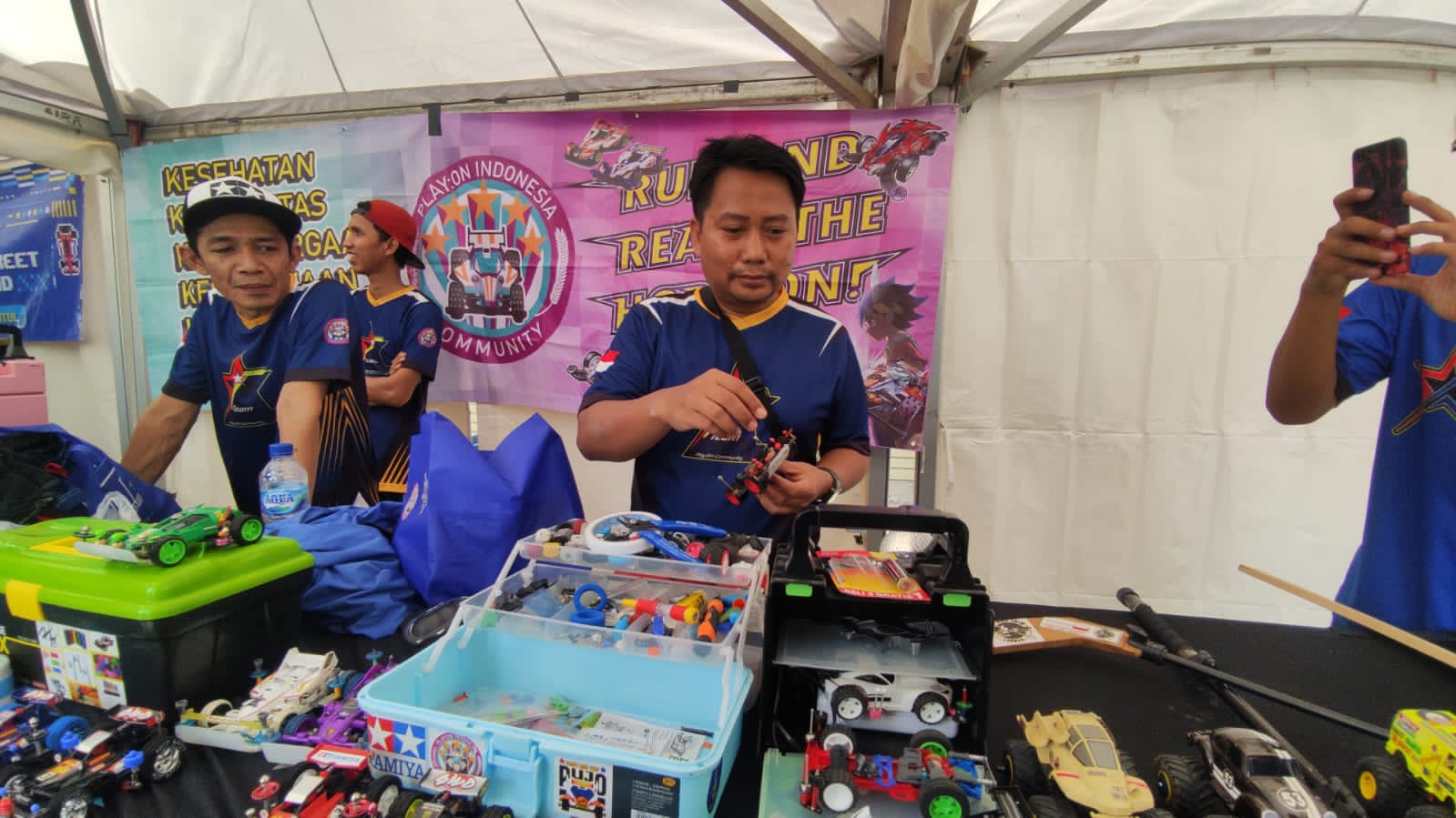 Komunitas Play: On Indonesia, Penghobi Tamiya Mini 4 WD yang Terus ...