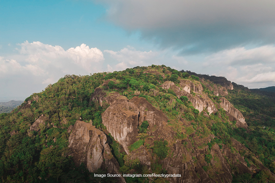 Ini Alasan Kenapa Lo Harus Coba Naik Gunung Api Purba Nglanggeran di ...