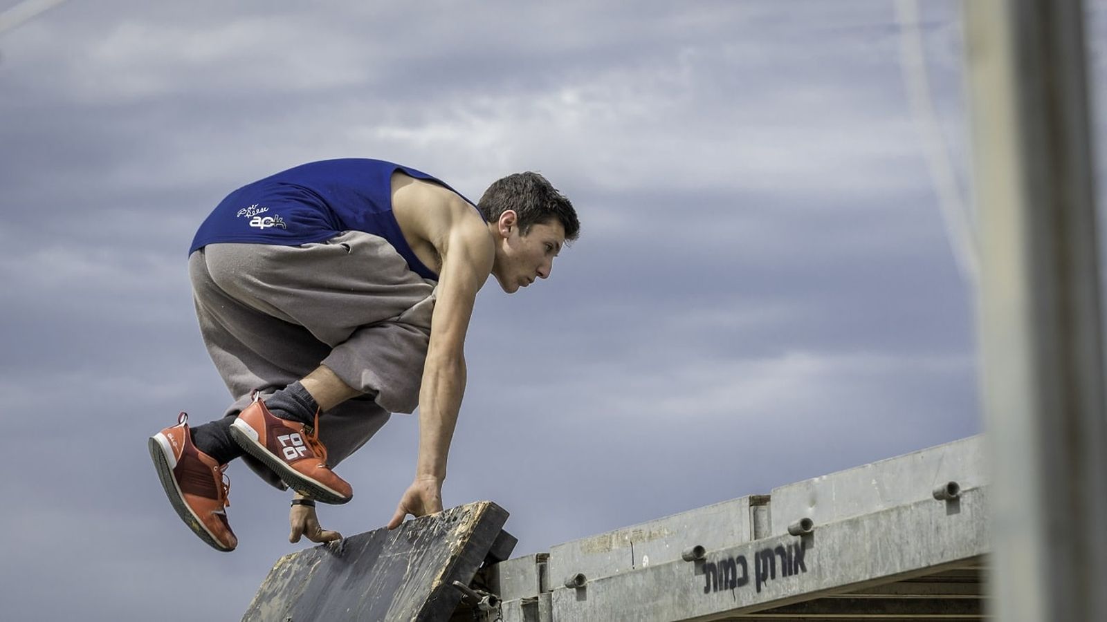 Parkour, Seni Taklukan Rintangan Paling Efektif dan Efisien | SUPERLIVE