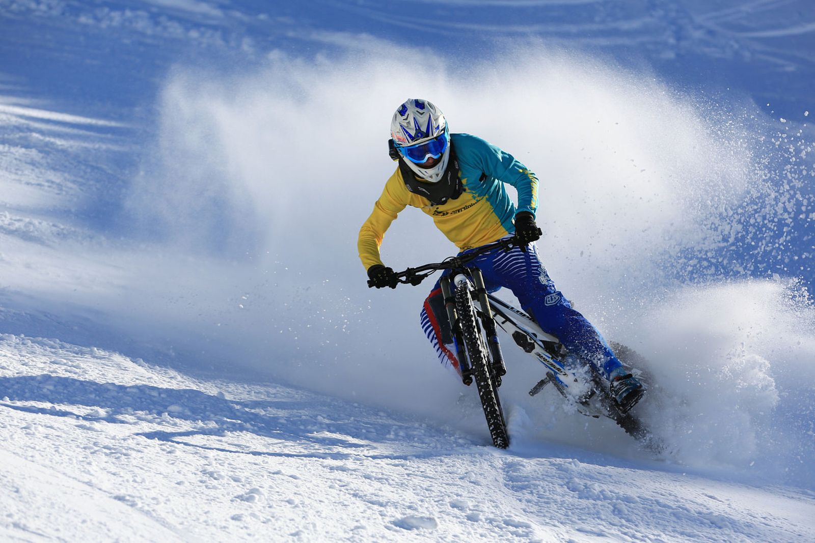 Keseruan Memacu Adrenalin dengan Snow Downhill! | SUPERLIVE