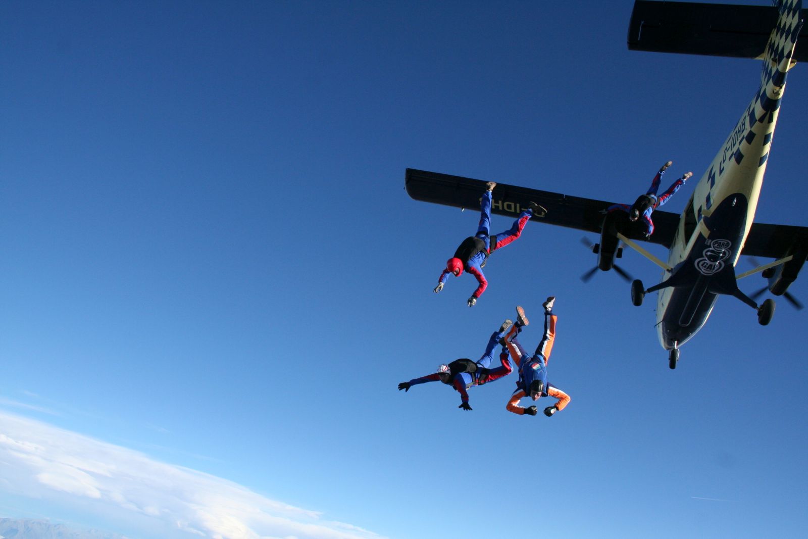 Jangan Asal Loncat, Ini Tips Penting Sebelum Lo Jajal Skydive | SUPERLIVE