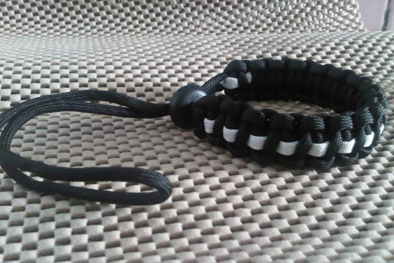 Ini Alasan Lo Wajib Bawa Tali Paracord Selama Bertualang | SUPERLIVE Ini Alasan Lo Wajib Bawa Tali Paracord Selama Bertualang | SUPERLIVE