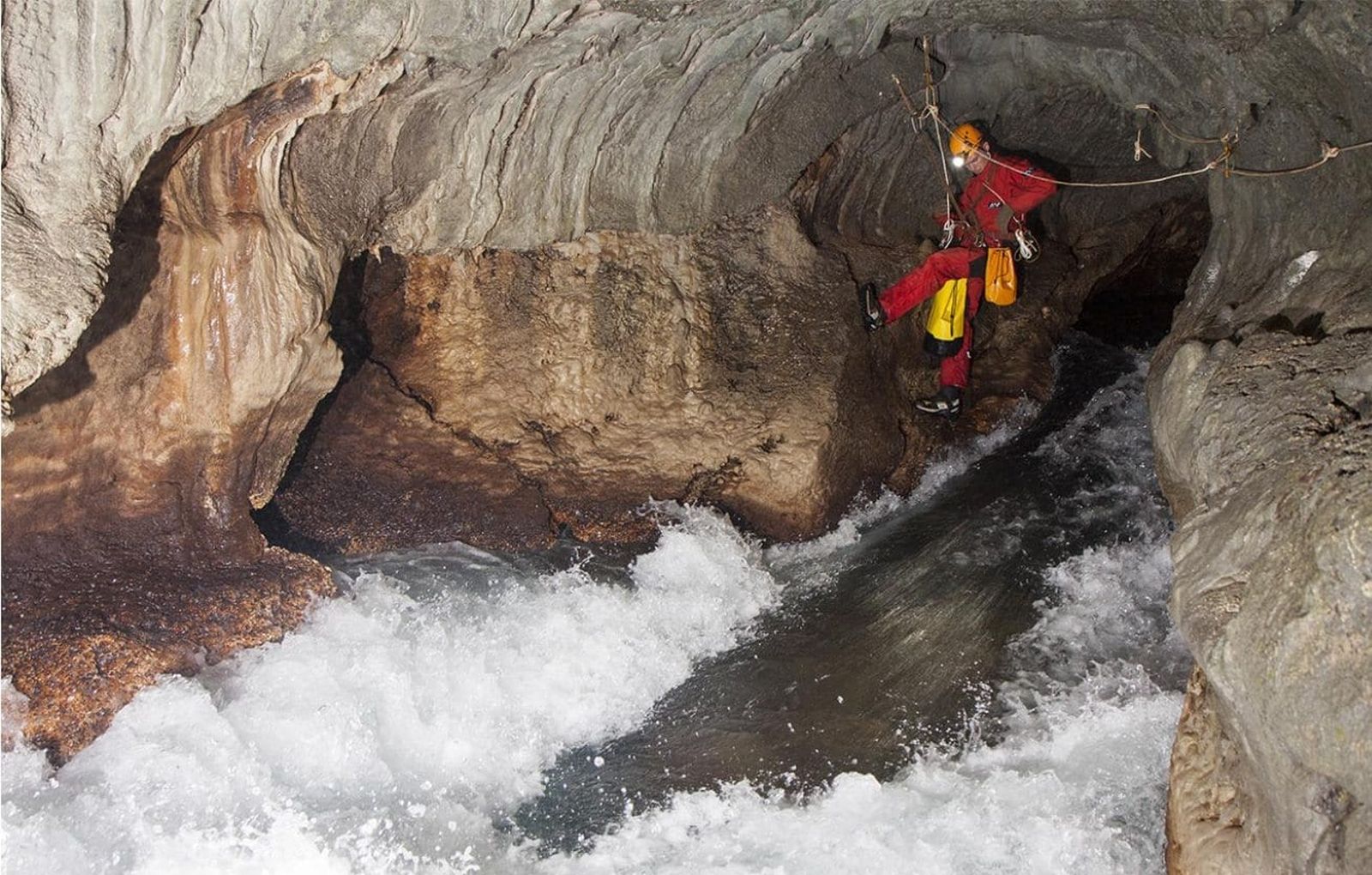 Caving Papua New Guinea, Wisata Petualang Misterius Penuh Adrenalin di ...