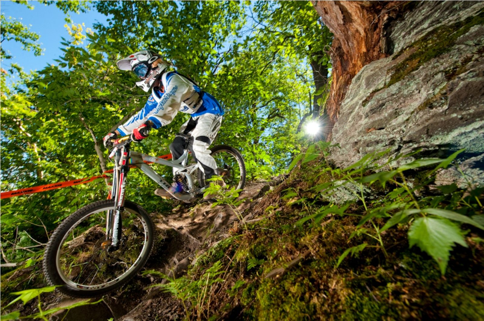 4 Tips Bermain Sepeda Downhill | SUPERLIVE