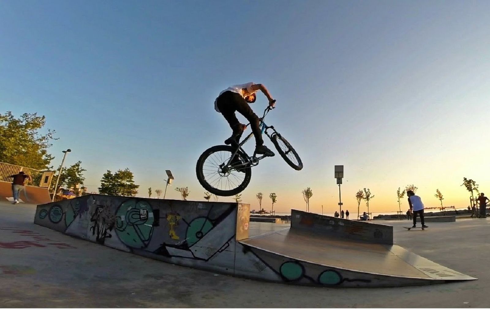Ingin Tantangan Lebih, Yuk Cobain Street Freeride Downhill! | SUPERLIVE