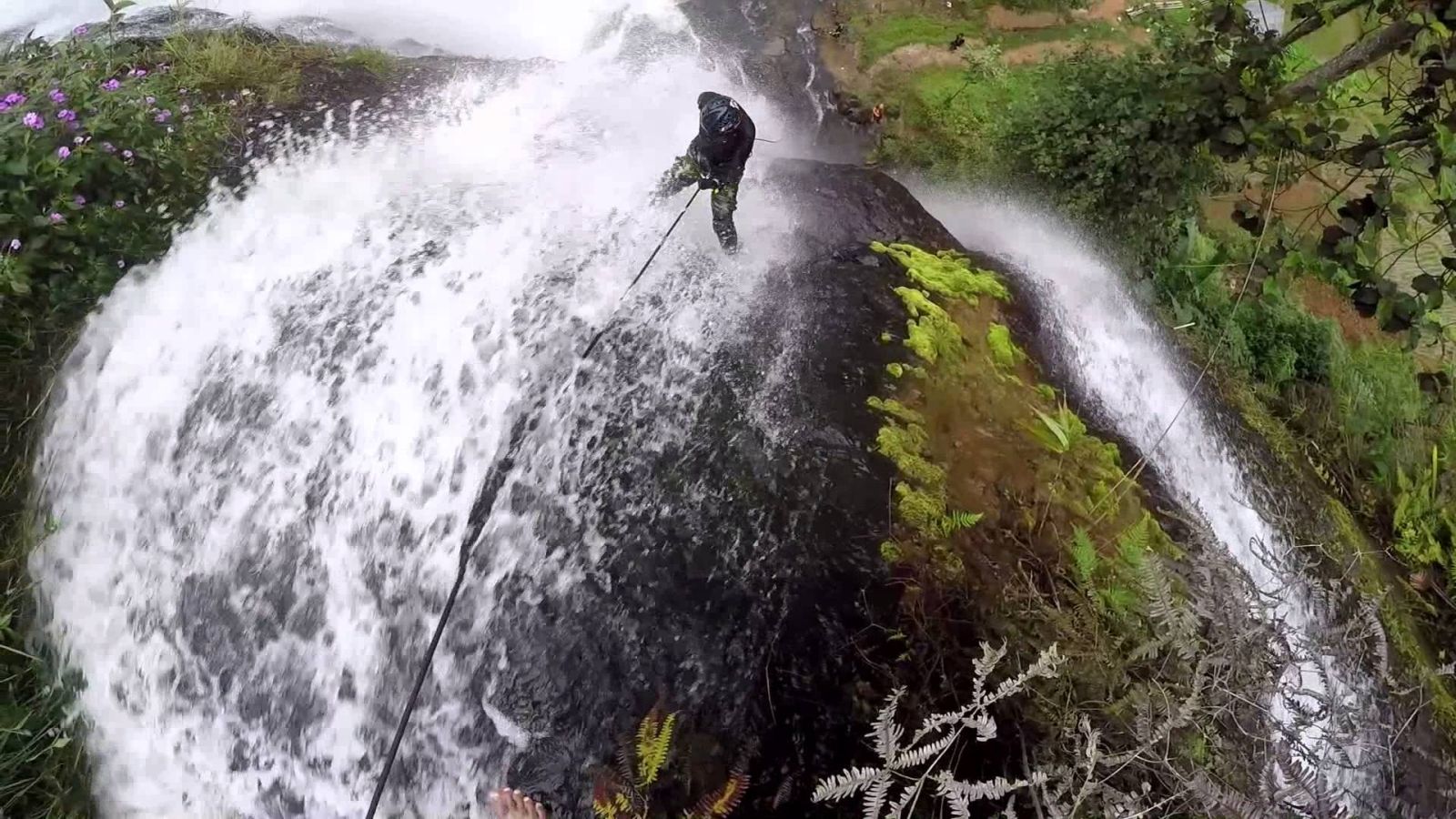Canyoning di Curug Cikondang, Indah Sekaligus Penuh Tantangan! | SUPERLIVE