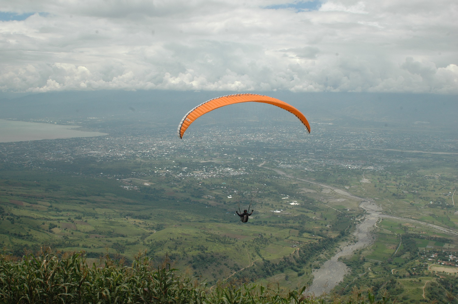 Matantimali, Lokasi Paragliding Terbaik di Dunia yang Wajib Lo Kunjungi ...