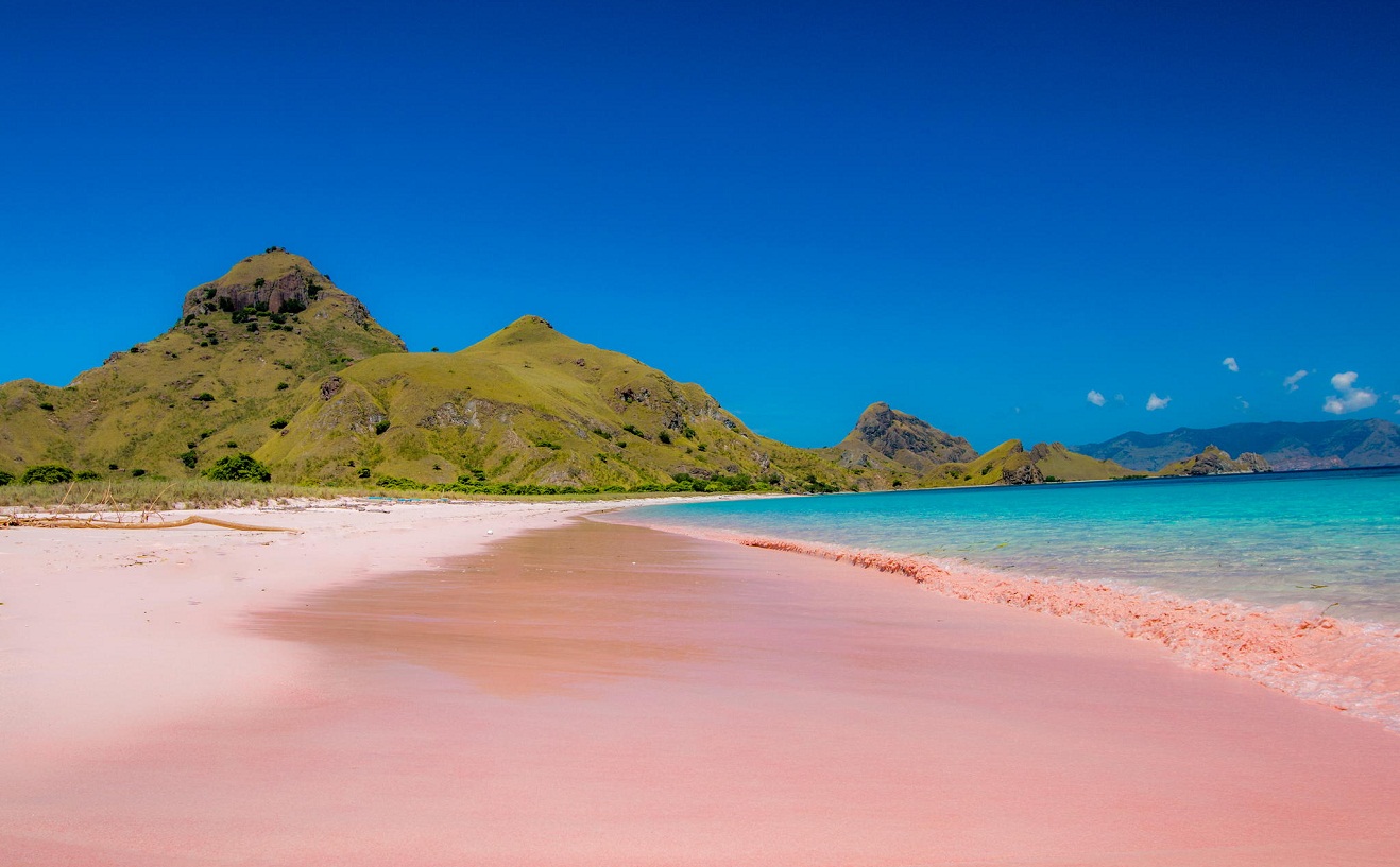 Cari Destinasi Wisata Alternatif? Datang Aja Ke Pantai-Pantai Unik Ini ...