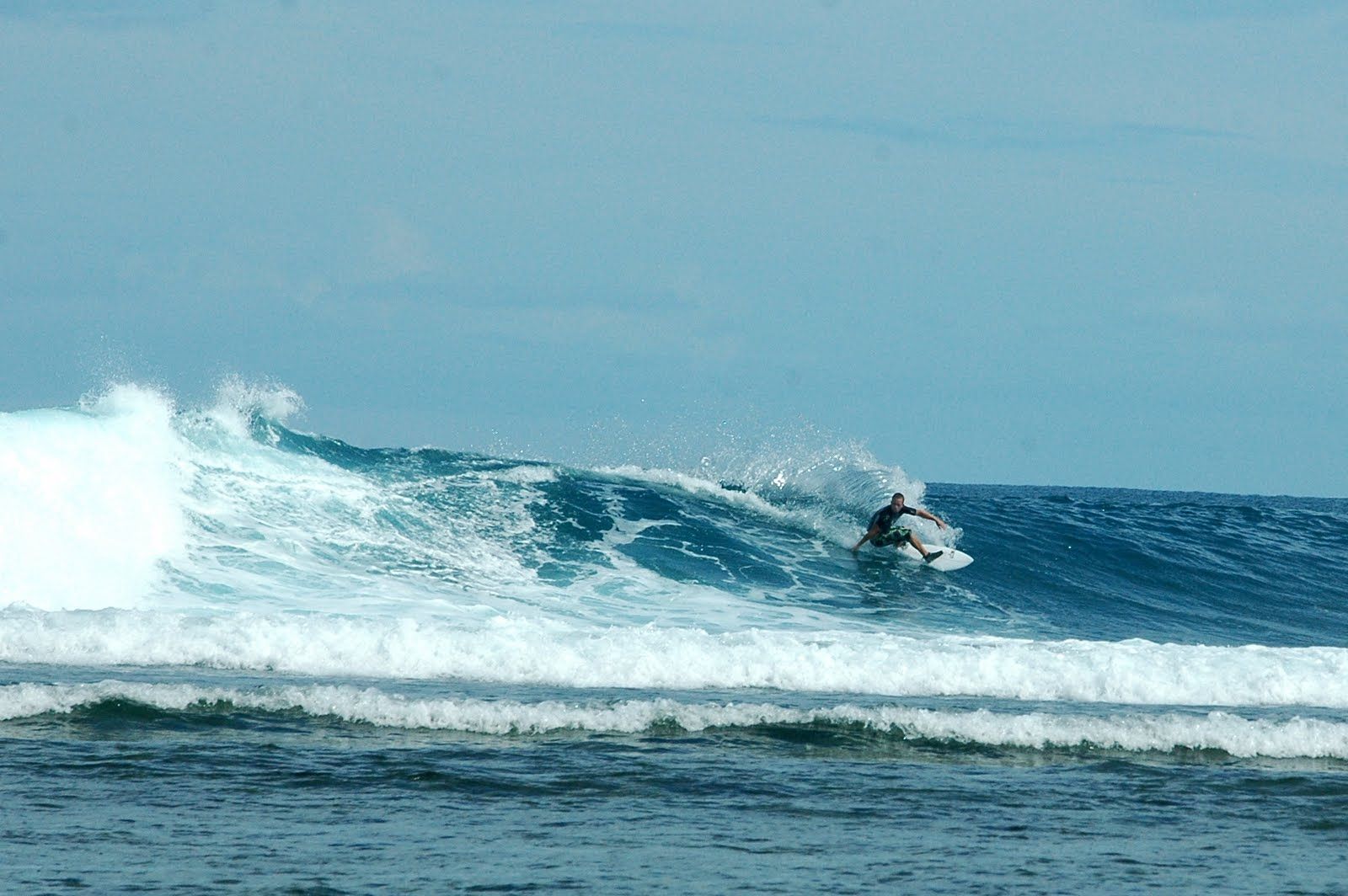 Nggak Nyangka Bro, Pantai di Lampung Ini Jadi Favorit Para Surfer ...