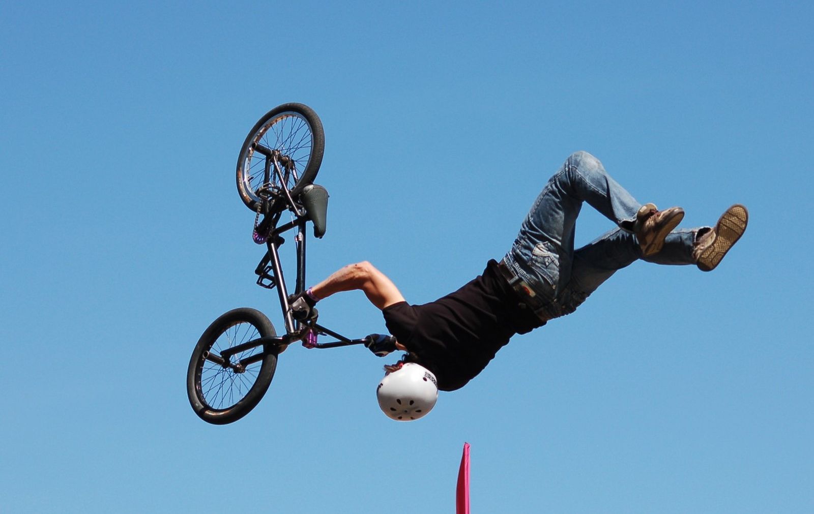 Back Flip, Teknik BMX yang Membuat Kalian Melayang Sejenak di Udara ...