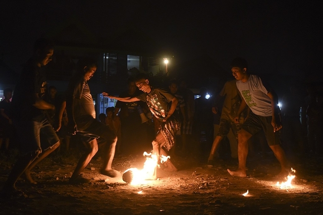 7 Fakta Menarik Di Balik Sepak Bola Api Yang Memacu Adrenalin | SUPERLIVE