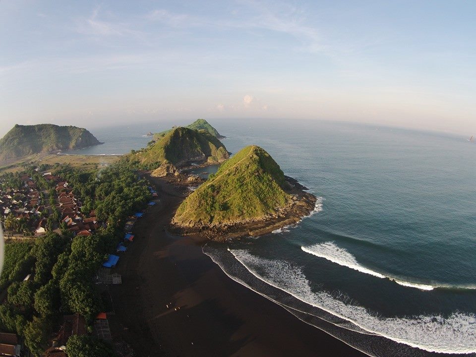 Pantai Payangan Dari Jawa Timur, Pantai Yang Unik Dan Juga Cantik ...