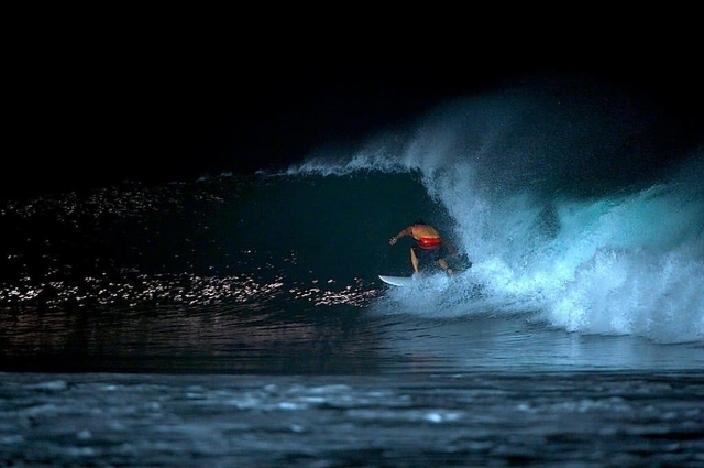Night Surfing, Perlu Nyali Besar Untuk Hadapi Adrenalin Ini, Bro ...