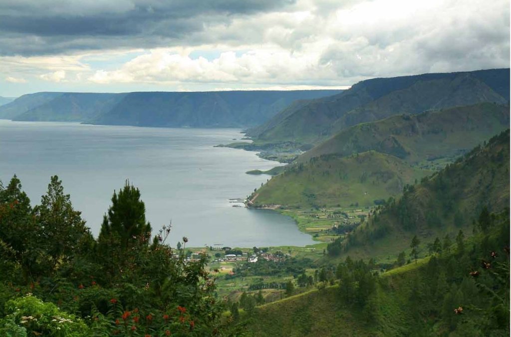 5 Fakta Menarik Yang Perlu Lo Ketahui Seputar Pulau Samosir! | SUPERLIVE