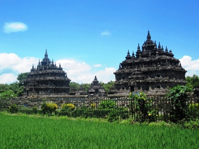 7 Rahasia Di Balik Kemegahan Candi Plaosan Yang Perlu Lo Ketahui ...