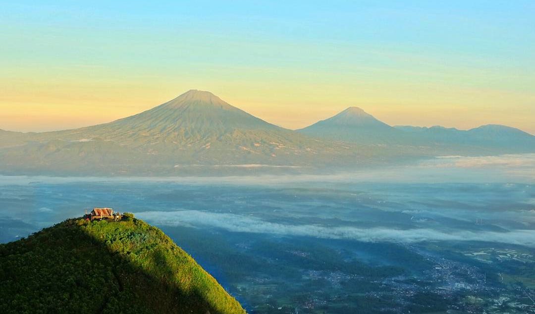 Telusuri Keindahan Alam di Gunung Andong Beserta 5 Fakta Menariknya! | SUPERLIVE