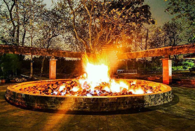 5 Wisata Api Abadi di Indonesia yang Gak Kalah Keren dari Mrapen | SUPERLIVE