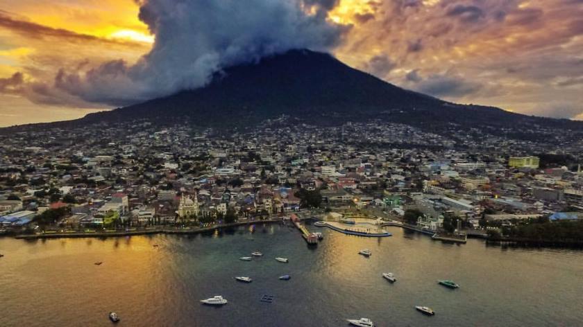 Dari Ron Gunung Gamalama Sampai ke Berbagai Keindahan Alam Lainnya di ...