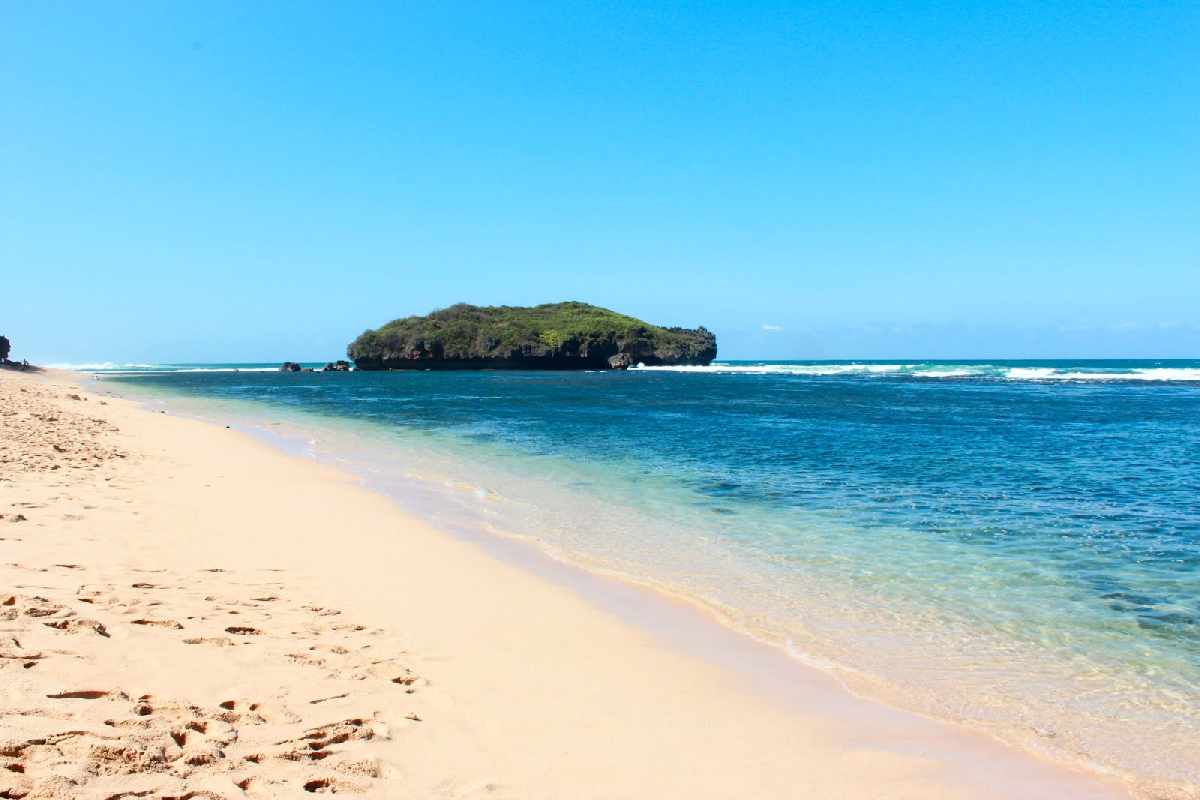 4 Hal Menarik yang Disuguhkan Pantai Sadranan | SUPERLIVE