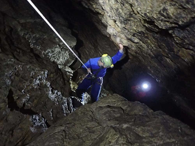 7 Tantangan Saat Caving: Resiko Besar yang Mesti Lo Ketahui Terlebih ...