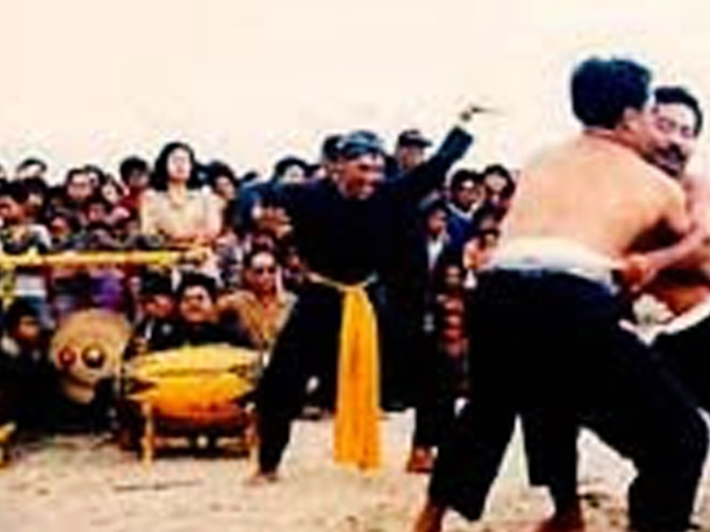 Seni Gulat Indonesia Pathol Sarang, Olahraga Tradisional khas Rembang ...