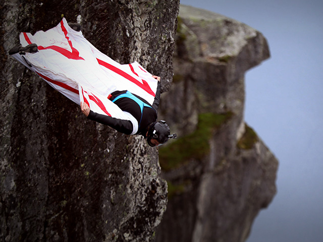 Deretan Spot yang Bisa Lo Pakai untuk Extreme Wingsuit | SUPERLIVE