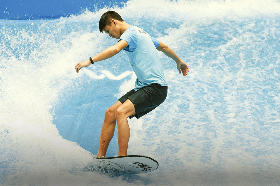 Main Flowriding Asyik Juga Lho, Belajar Surfing Nggak Pakai Tenggelam ...