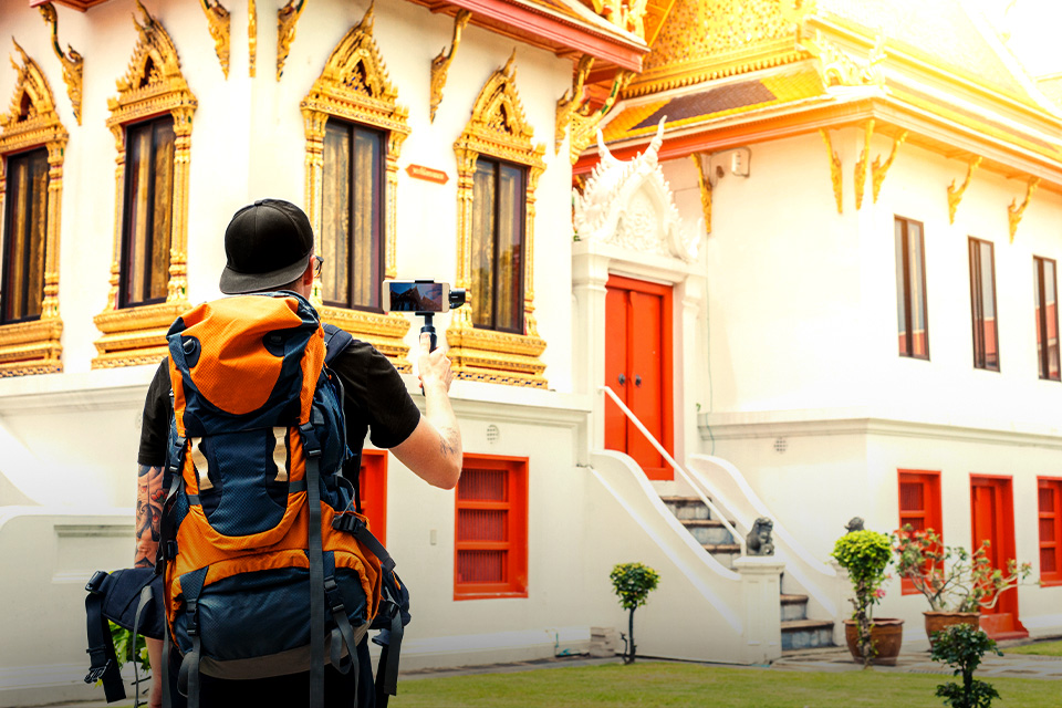 Backpacker Atau Flashpacker, Mana yang Cocok Sama Gaya Traveling Lo Bro ...