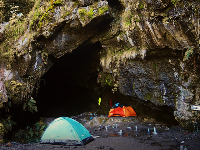 Gua Walet, Spot Kemah Aman di Gunung Ciremai dan Dongeng Nini Pelet ...