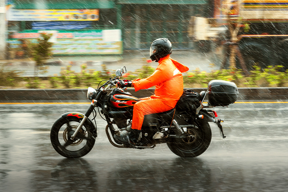 Tips Memilih Jas Hujan yang Nyaman dan Aman Buat Motoran | SUPERLIVE