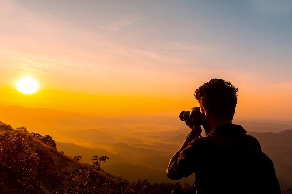 Motret Foto Low-Light Pakai HP Nggak Susah Kok Bro, Coba Tipsnya Nih ...