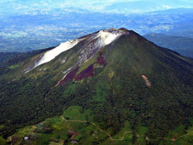 Berani Mendaki Dua Gunung di Indonesia dengan Trek Terpanjang? | SUPERLIVE