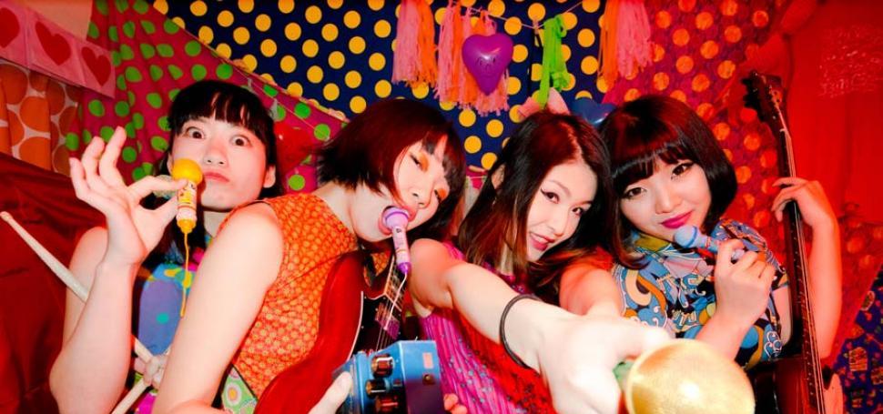 Otoboke Beaver Sajikan Sisi Surf Punk Mereka Lewat Single Baru | SUPERLIVE