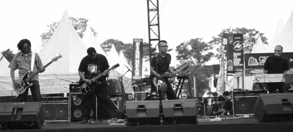 Helmproyek dan Eksistensinya di Dunia Musik Cadas Indonesia | SUPERLIVE