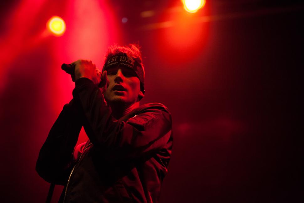 Machine Gun Kelly Bikin Novel Grafis dari Album Hotel Diablo | SUPERLIVE